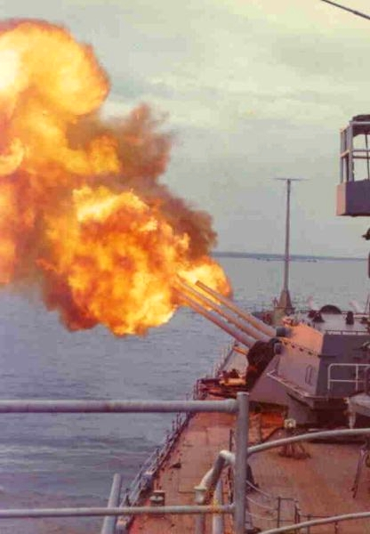 Des Moines-Class Cruiser The Last Heavy Cruisers - Historyia - looking ...